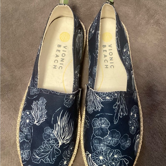 Vionic | Shoes | Vionic Blue And White Espadrilles With Beach Design ...